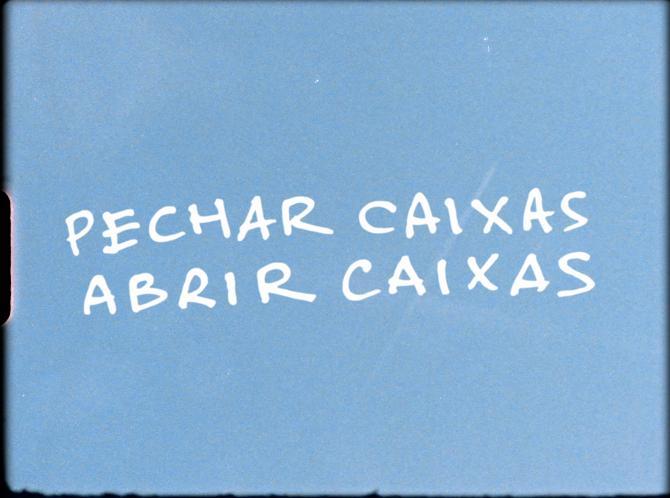 Sección visual de pechar caixas abrir caixas (C) - FilmAffinity