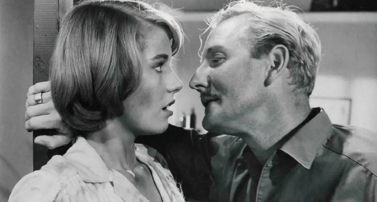 Image gallery for Please Turn Over - FilmAffinity