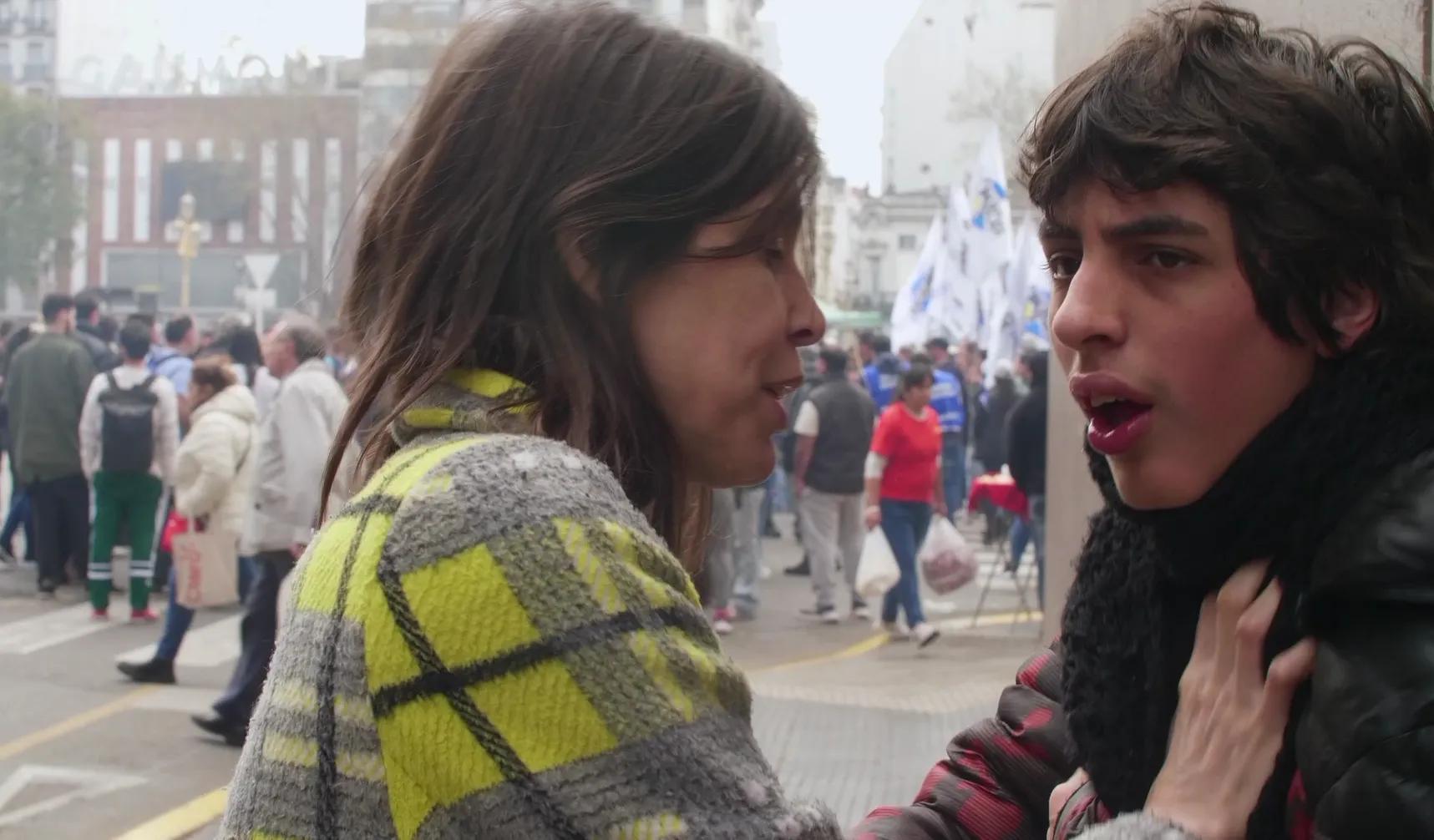 Sección visual de Presente continuo - FilmAffinity