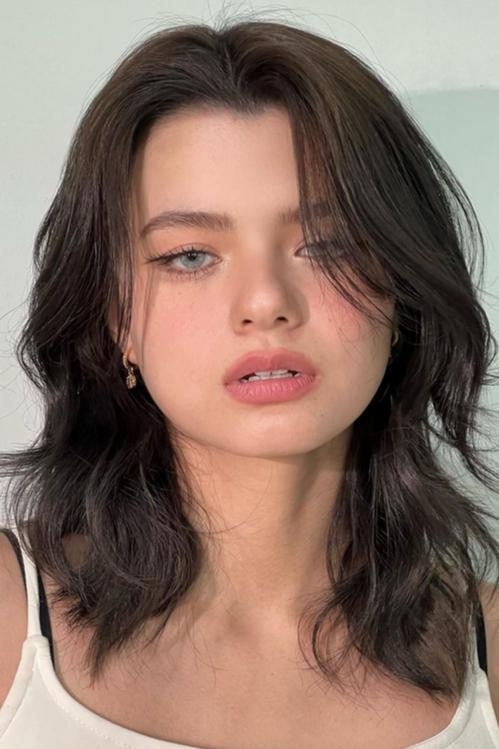 Rebecca Armstrong - FilmAffinity