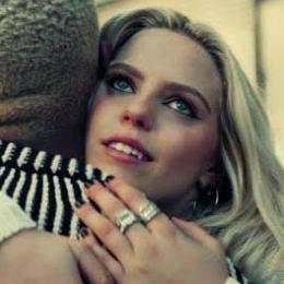 Image gallery for Reneé Rapp: Bruises (Music Video) - FilmAffinity