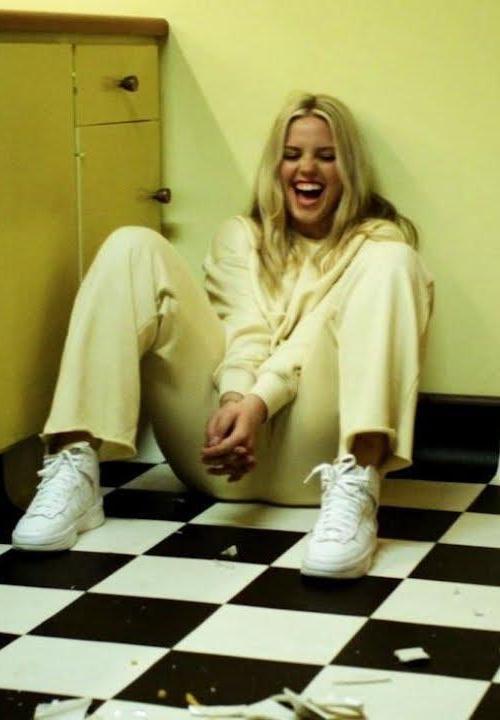 Reneé Rapp: In the Kitchen (Vídeo musical) (2022) - FilmAffinity