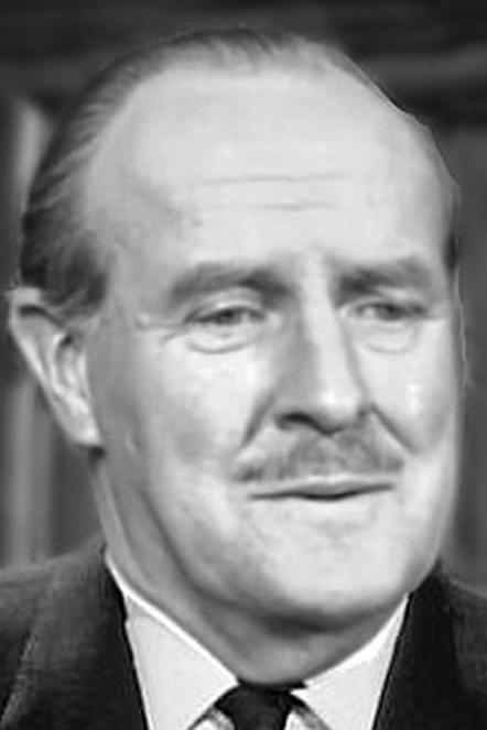 Robert Raglan - FilmAffinity