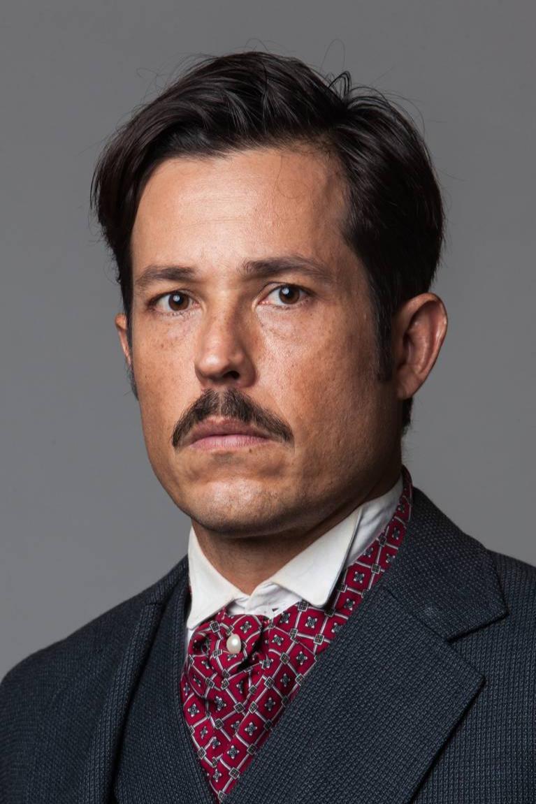 Roger Gobeth - FilmAffinity