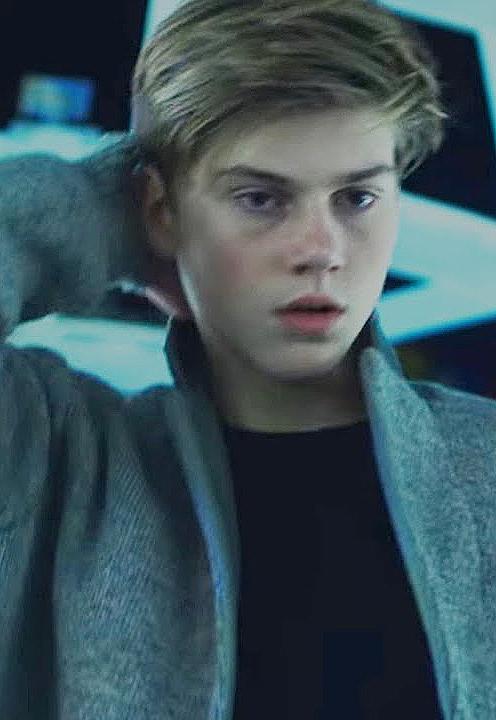 Ruel: Don't Tell Me (Music Video) (2018) - FilmAffinity