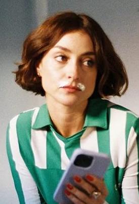 Russian Red: No entiendo nada (Vídeo musical) (2023) - FilmAffinity