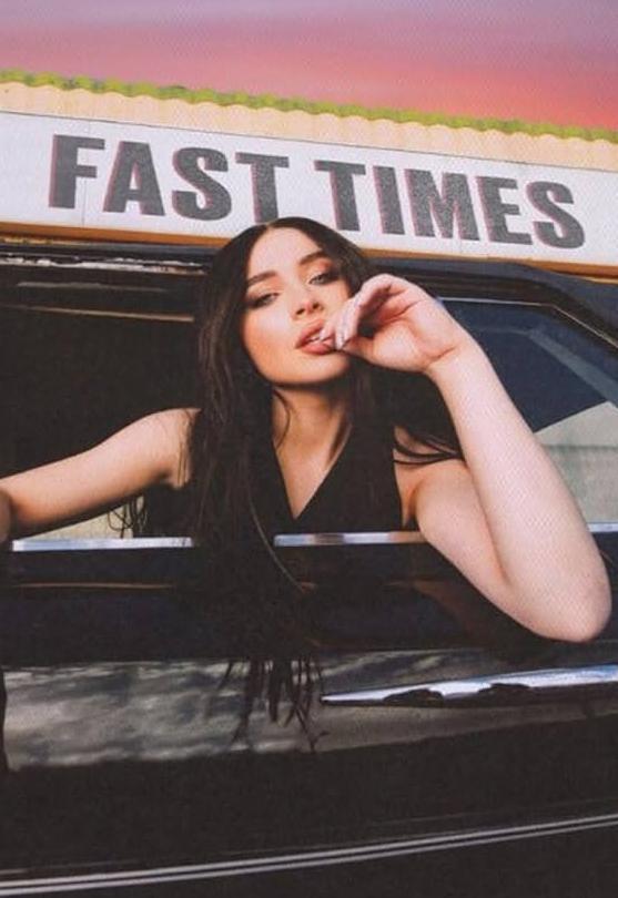 Sabrina Carpenter: Fast Times (Vídeo musical) (2022) - FilmAffinity