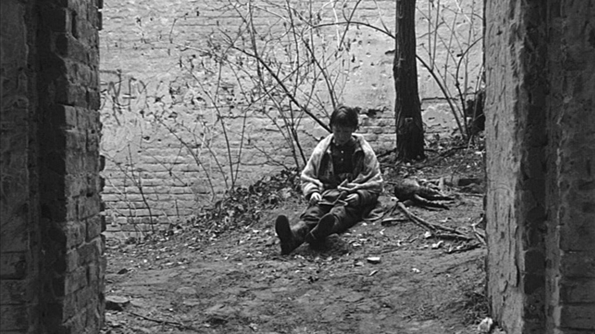 Image gallery for Sátántangó - FilmAffinity