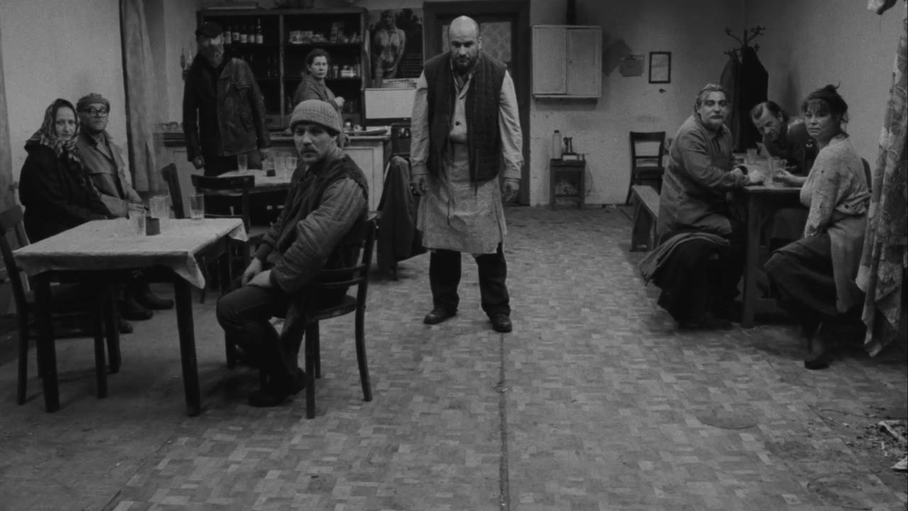 Sección visual de Sátántangó - FilmAffinity