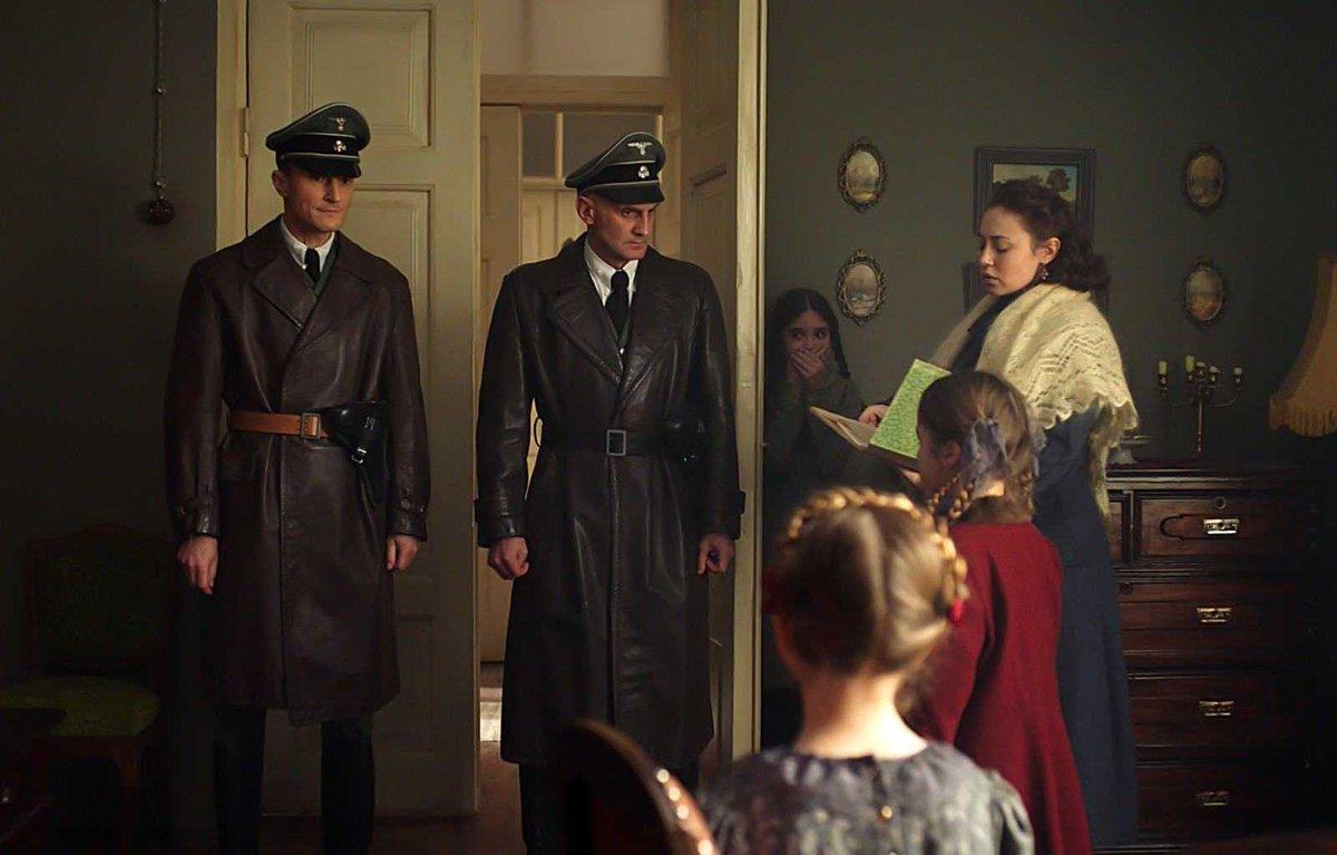 Image gallery for Carol of the Bells - FilmAffinity