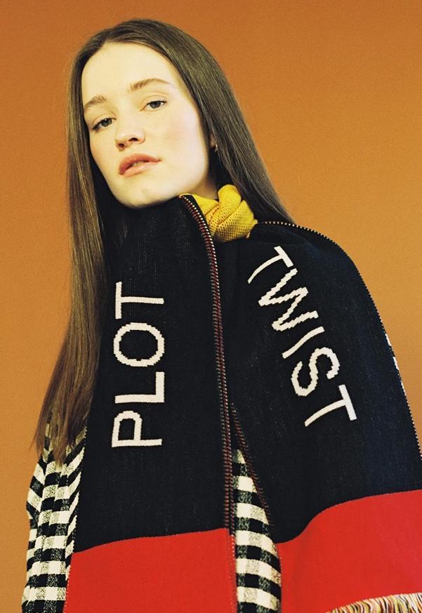 Sigrid: Plot Twist (Vídeo musical) (2017) - FilmAffinity