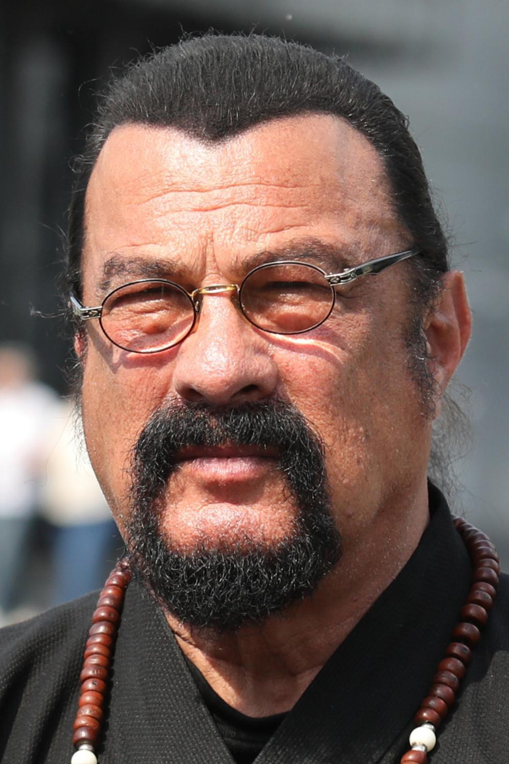 Full credits of "Under Siege " - FilmAffinity