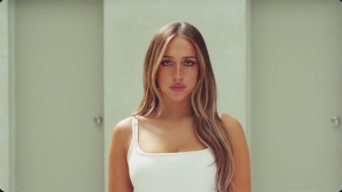 Image gallery for Tate McRae: Revolving door (Music Video) - FilmAffinity