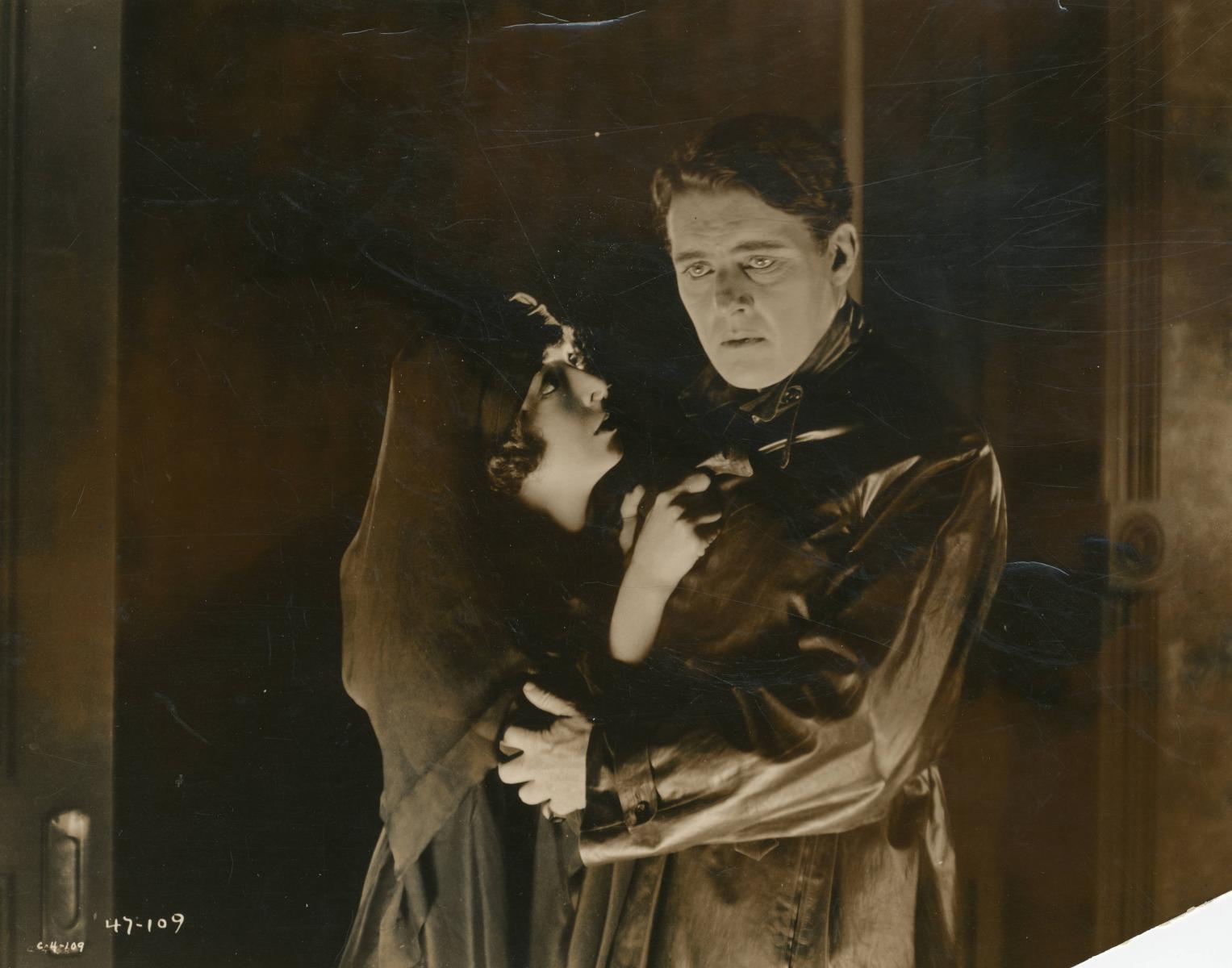 Image gallery for Through the Dark - FilmAffinity