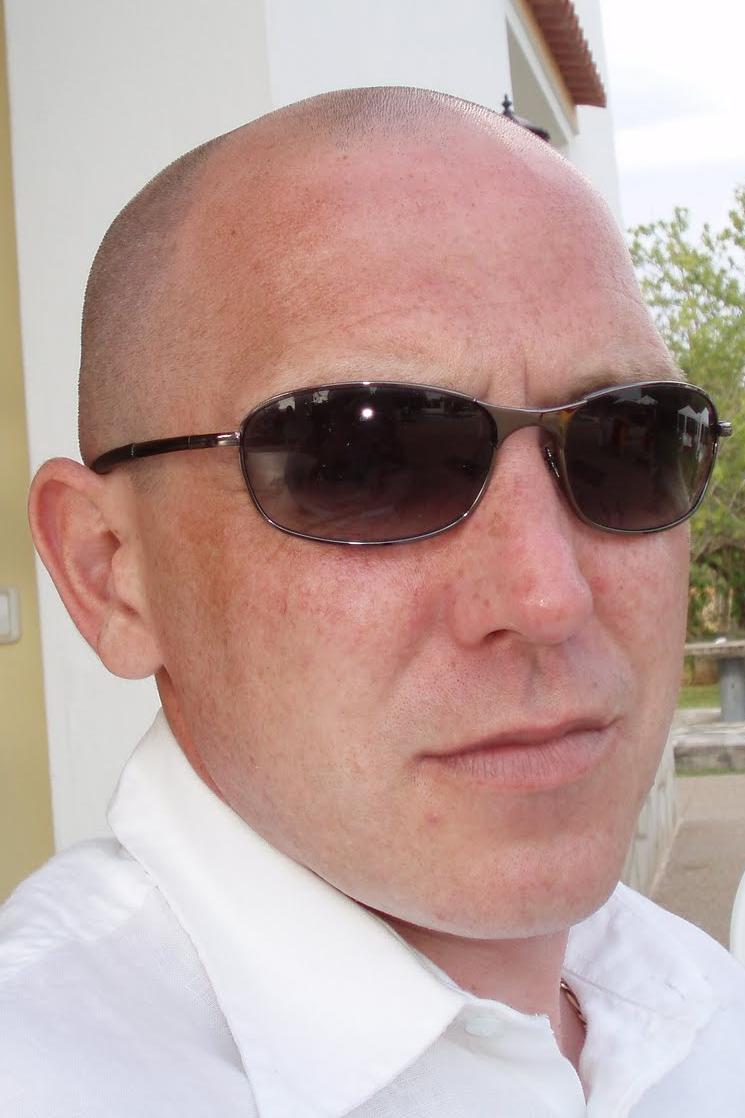 Tony McCarroll - FilmAffinity