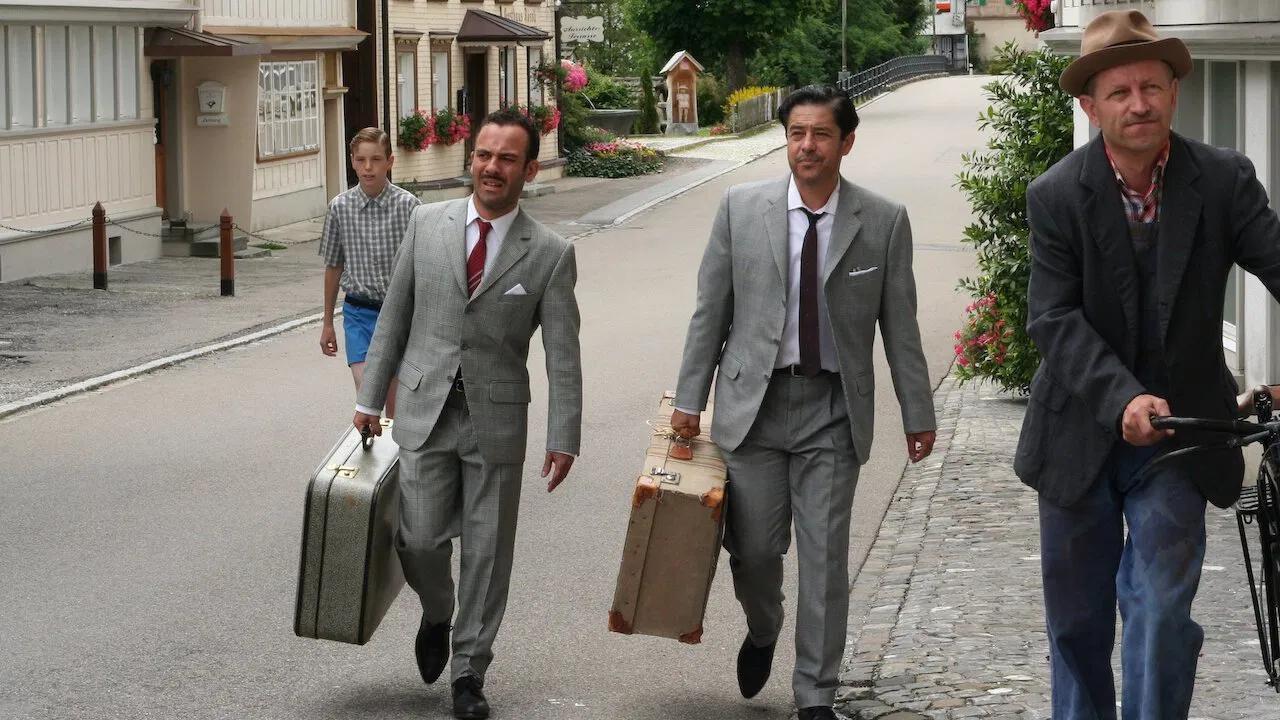 Image gallery for Crossing Borders - FilmAffinity